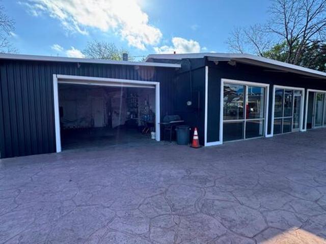 738 W Harlan Ave