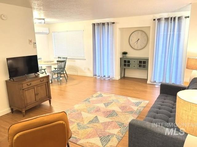 738 Washington St N Apt 2, Twin Falls, ID 83301