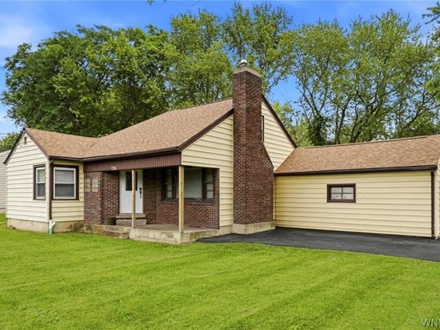 738 Upper Mountain Rd, Lewiston, NY 14092