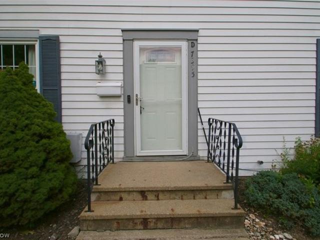 7395 Foxmill Rd, Mentor, OH 44060