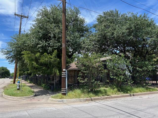 739 741 W 10th Street