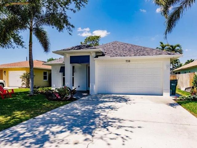 739 98th Ave N, Naples, FL 34108