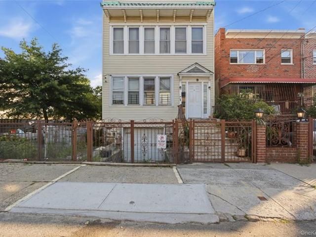 739 E 224th St, Bronx, NY 10466