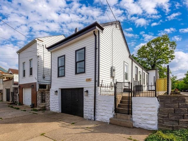739 Isabella Street