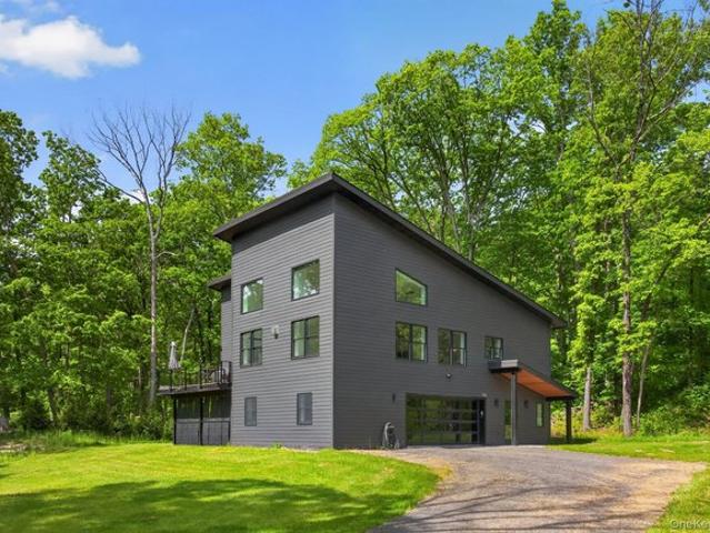 739 Old Post Rd, New Paltz, NY 12561