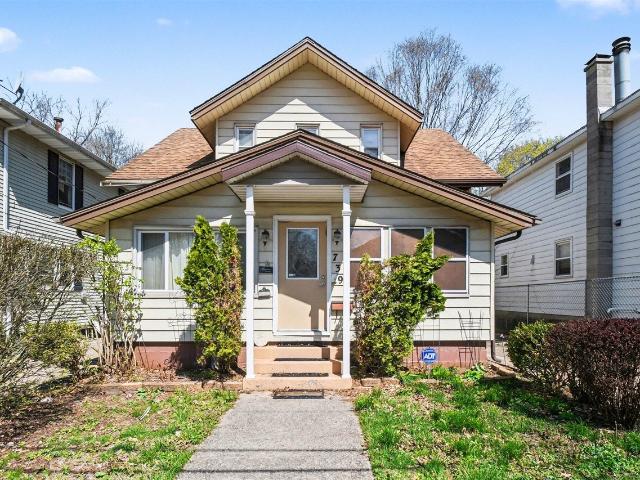 739 Maple Street