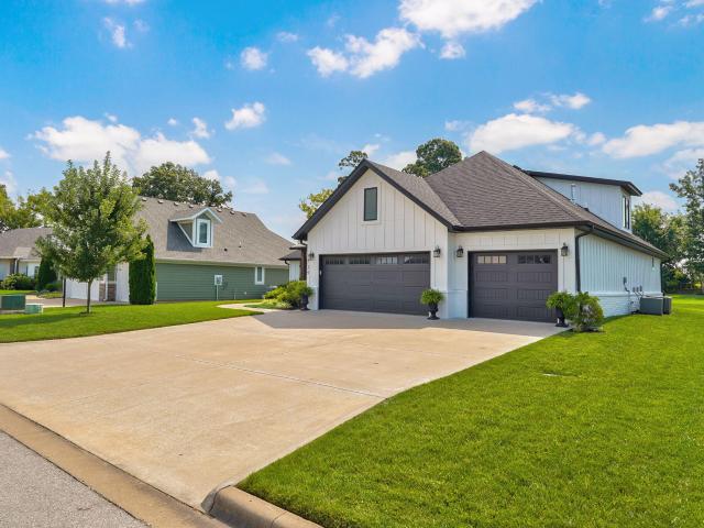 739 N Fox Hill Circle