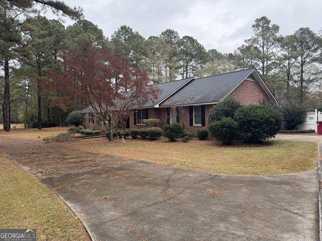 739 Woodbine Dr, Sandersville, GA 31082
