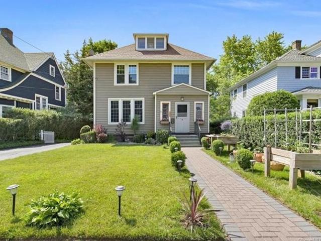 77 4th St, Meriden, CT 06451
