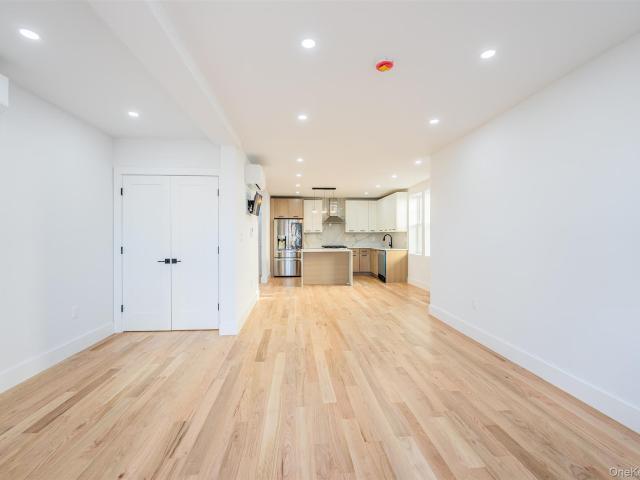 77 10 nd Street