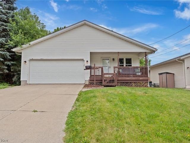 77 29th St NW, Barberton, OH 44203
