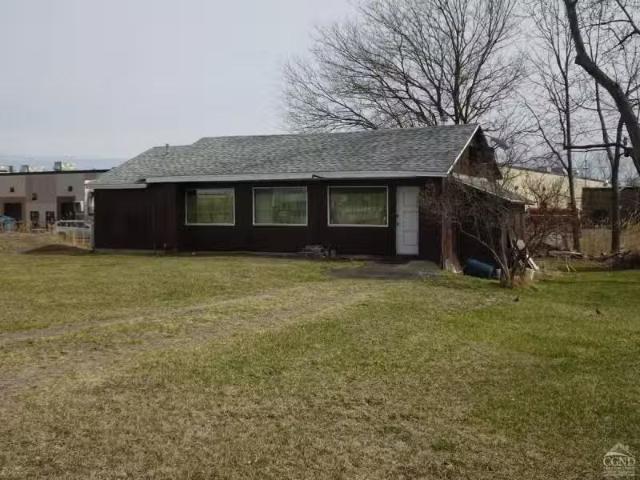 77 Ten Broeck Ave, Greenport, NY 12534