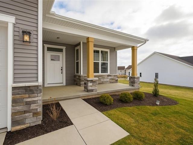 77 Thompson Ln, Canandaigua, NY 14424