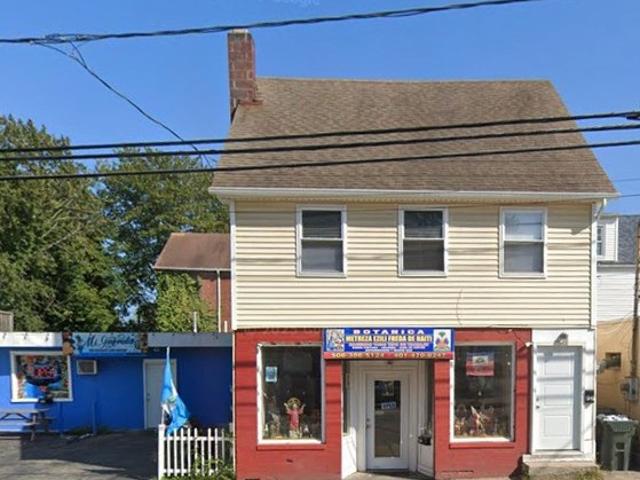 77 Truman St, New London, CT 06320