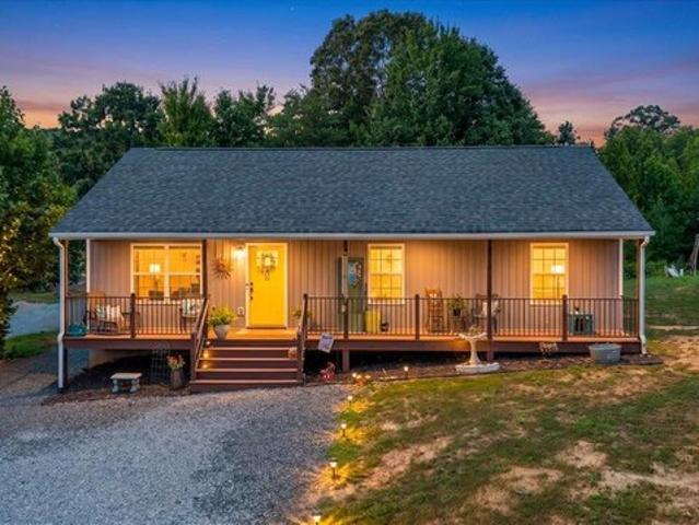 77 Valleyview Dr, Madison Heights, VA 24572