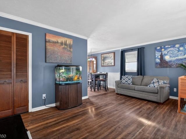 77 W Arthur Pl