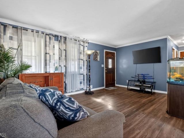77 W Arthur Pl