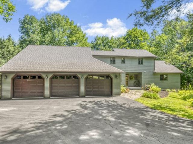 77 Wedgewood Dr, Winthrop, ME 04364