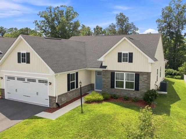 77 Alnwick Ln, Martinsburg, WV 25405