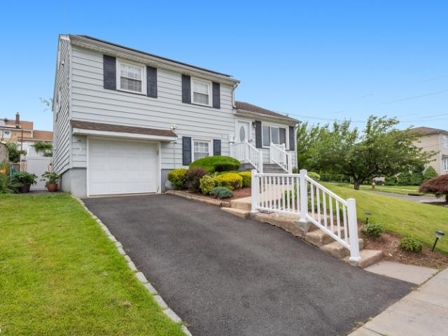 77 Bernice Rd