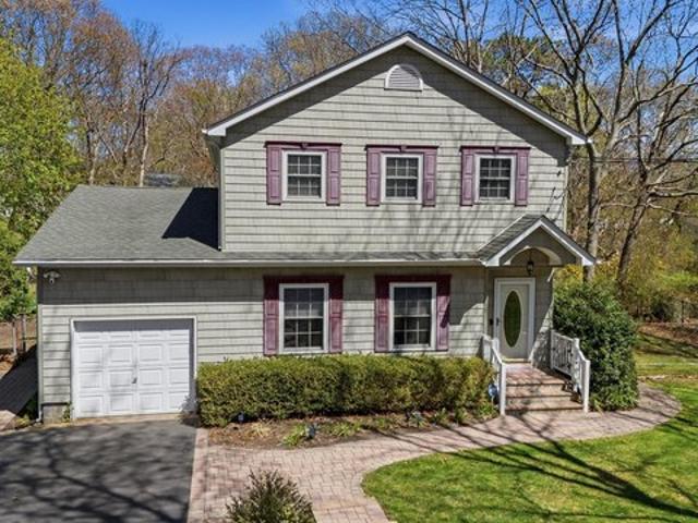 77 Bullard St, Mastic, NY 11950