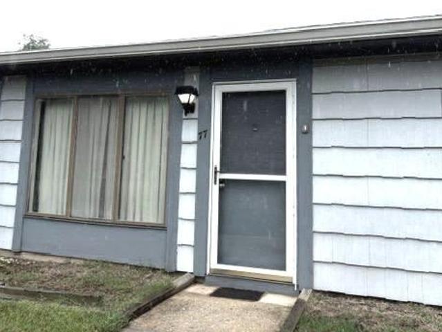 77 Cedarwood Ct, West Deptford, NJ 08066