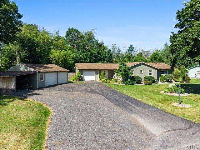 77 Chase Rd, Fulton, NY 13069