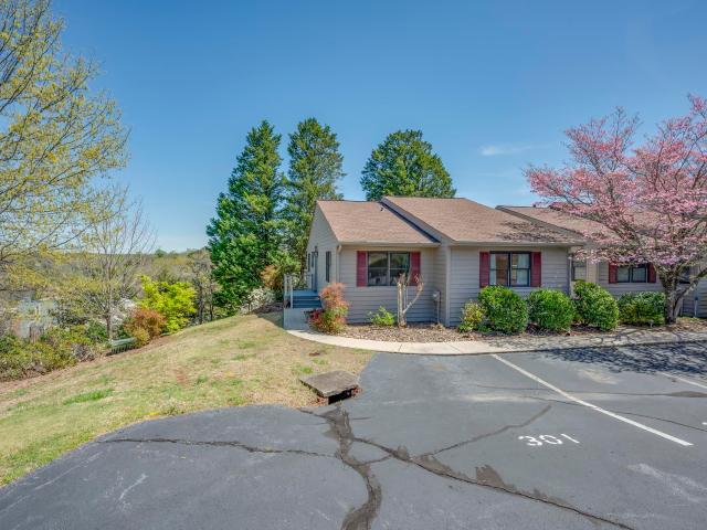 77 Chestnut St, Unit OAK 301, Tryon, NC 28782 | MLS #1552 | Compass