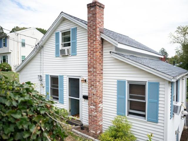 77 Chestnut St, Branford, CT 06405