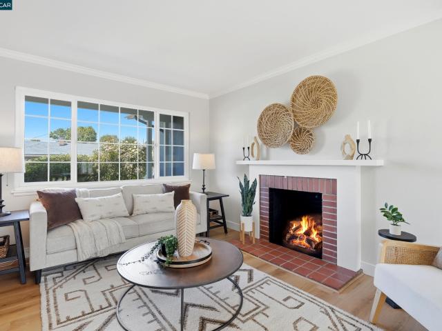 77 Cleopatra Dr