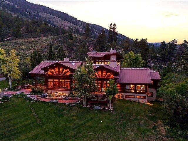 77 Cross Creek Rd, Centennial, WY 82055