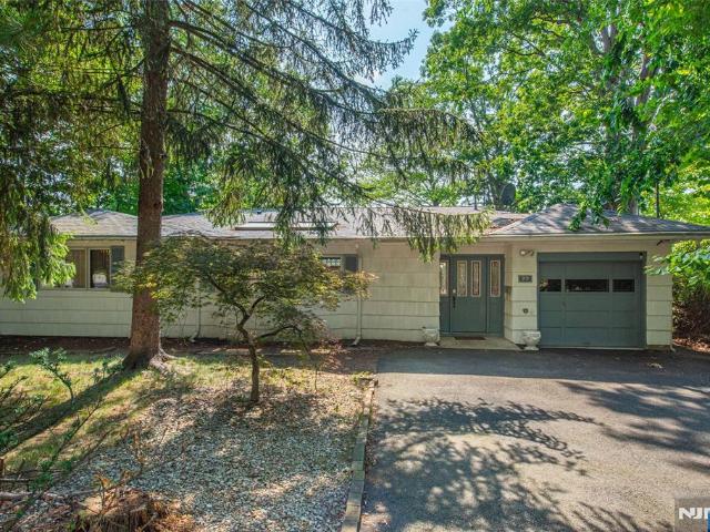 77 E Lake Drive