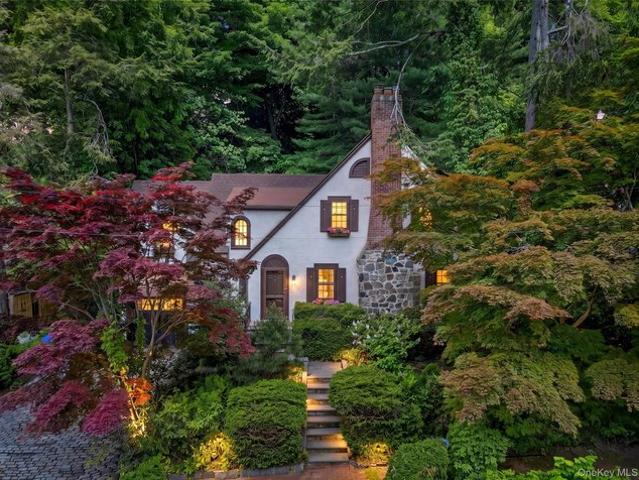 77 Edgemont Rd, Scarsdale, NY 10583
