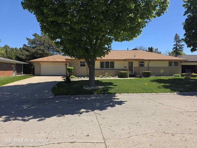 77 Elmview Ct, Saginaw, MI 48602
