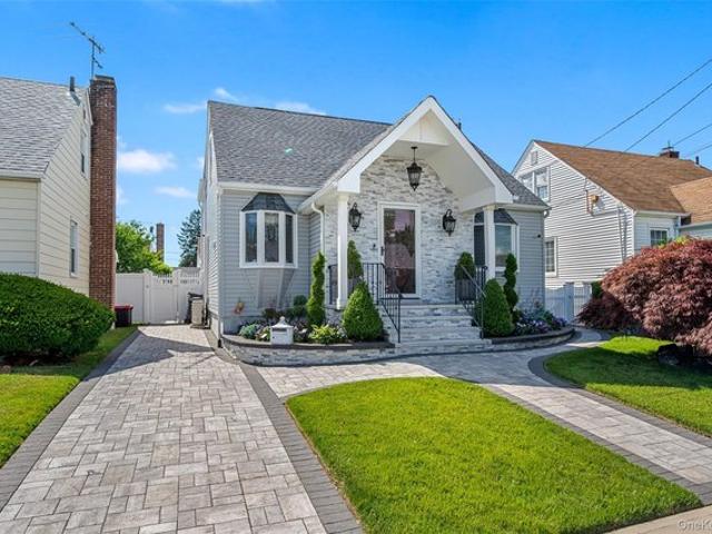 77 Grand St, Elmont, NY 11003