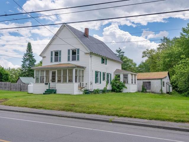 77 Halifax St, Winslow, ME 04901