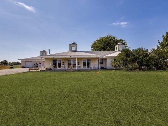 77 Hidden Lakes Blvd, Gunter, TX 75058