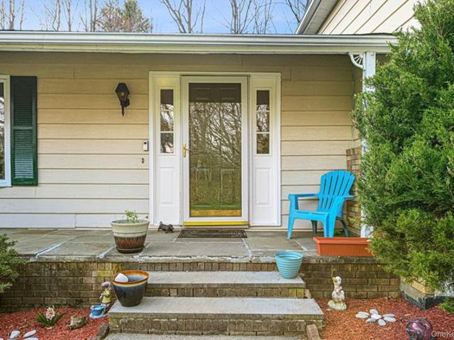 77 Hill St, Mahopac, NY 10541