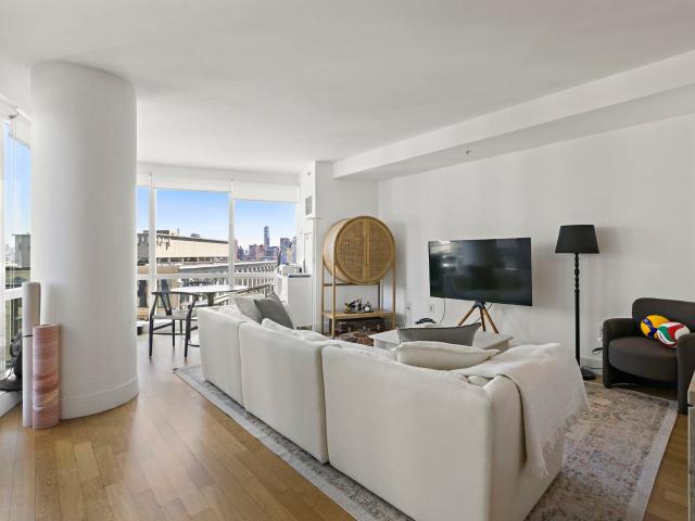 77 Hudson St # 1704