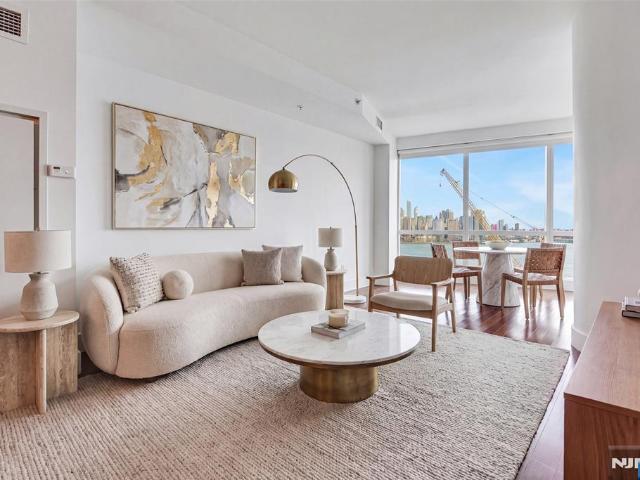 77 Hudson Street # 2409