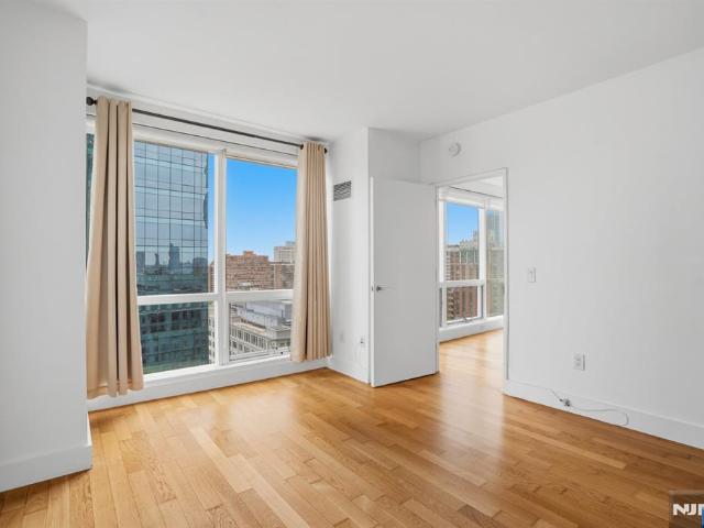 77 Hudson Street # 2002