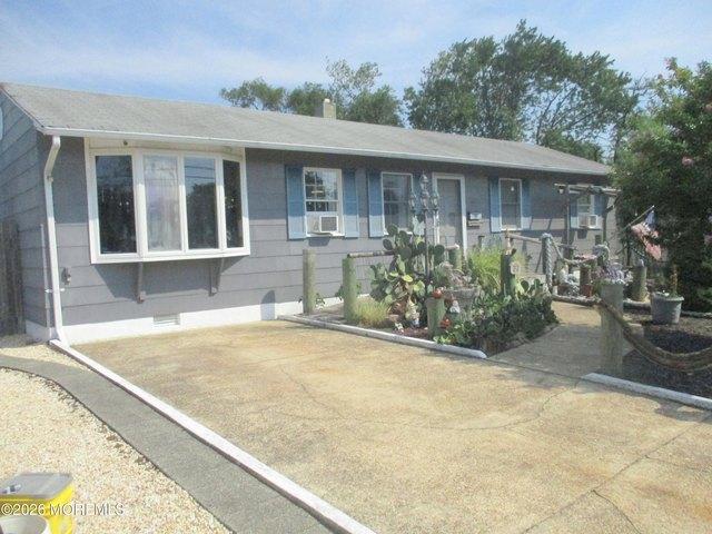 77 Lakeland Dr, Brick, NJ 08723