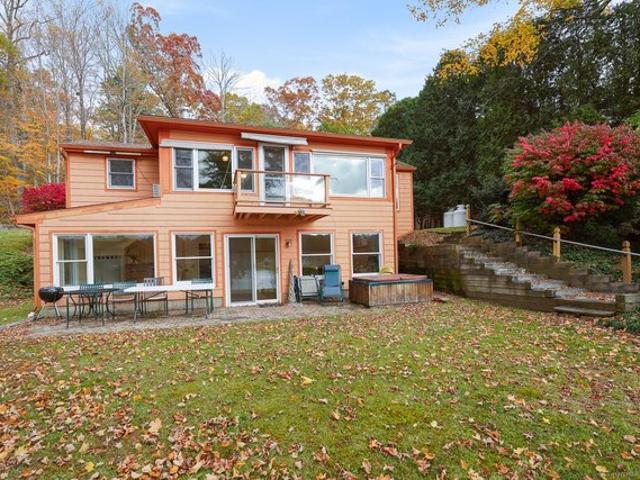 77 Lakeside Dr, Ashford, CT 06278