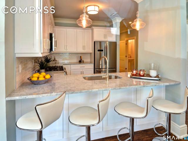 77 Leroy Ave 204, Darien, CT