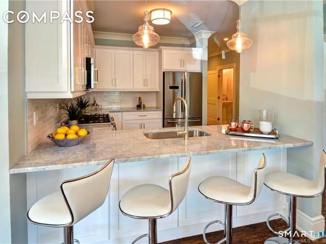 77 Leroy Ave 302, Darien, CT