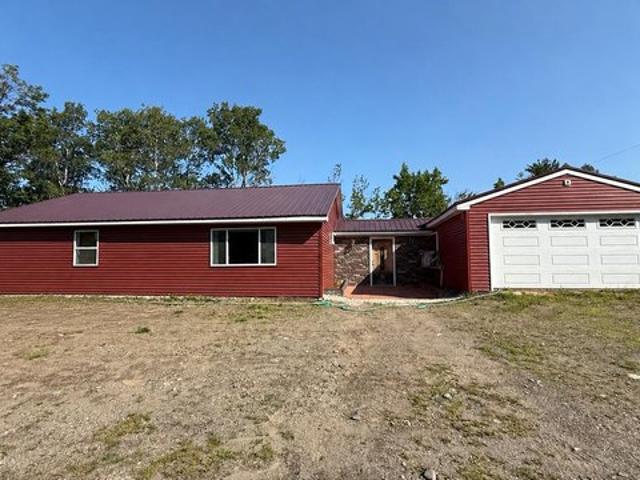 77 Line Rd, Dexter, ME 04930