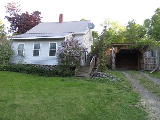 77 Maple St, Orleans, VT 05860