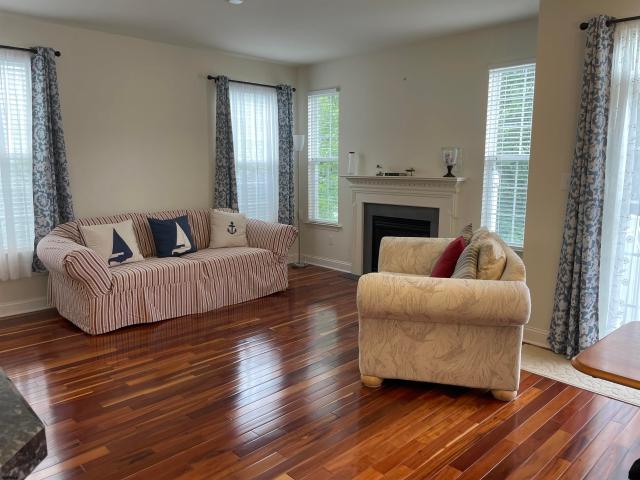 77 Meadow Cir