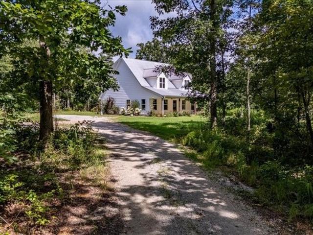 77 Oakwood Ave, Summertown, TN 38483