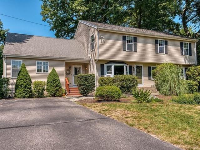 77 Oak Crest Dr, North Attleboro, MA 02760